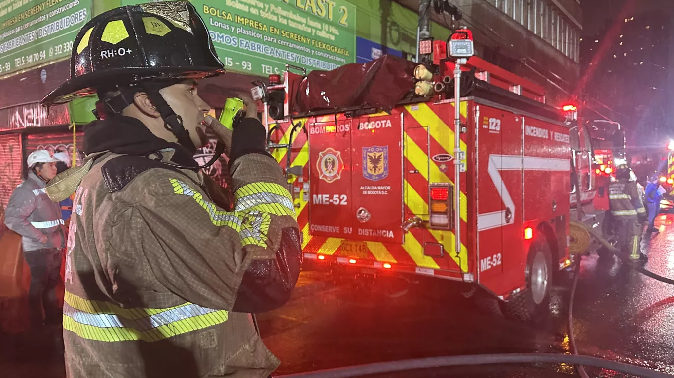 Incendio en el centro de Bogotá dejó ocho locales comerciales afectados